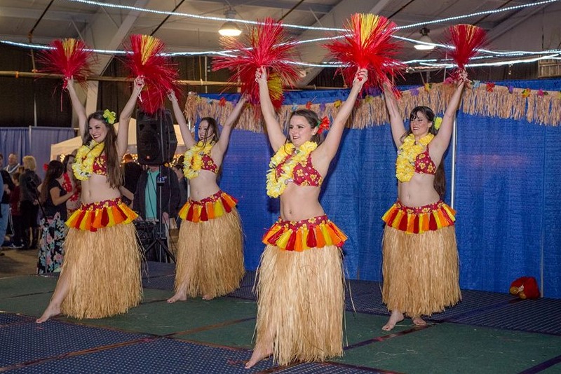 Lola and International Entertainment - bellydance and hula